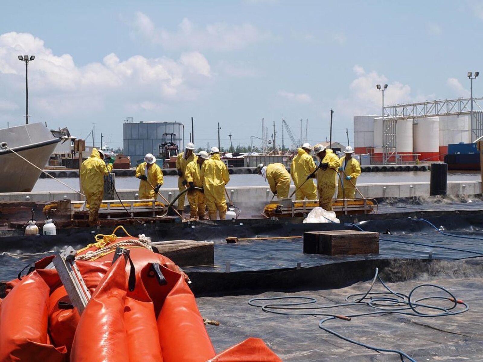 Gulf Spill Oil Dispersants Associated With Health Symptoms in Cleanup ...